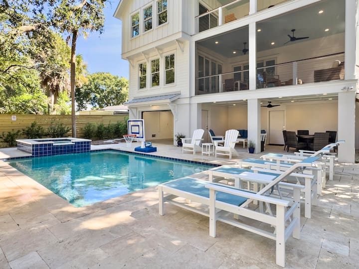 6 Br Home W/ Pool Close To Ocean | Chef's Kitchen - Isle of Palms Beach, SC