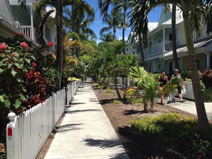 Truman Annex Gem Shipyard 2br C Walk To Beach & B - Key West, FL