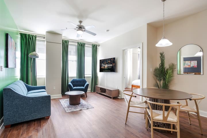 Contemporary 2br Condo With Stunning Pool - Harrah's New Orleans