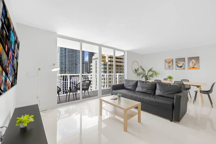 Elegant Brickell Retreat + Free Parking - Miami