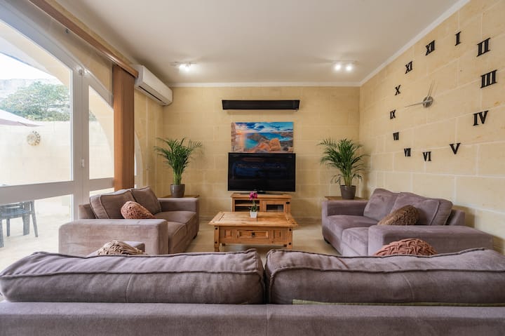 Ellie Boo - Farmhouse W/ Pool, Hot Tub, Games Room - Malta