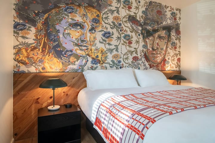 Cute Vintage Eco-friendly Hotel - Commerce Suite - テーラー, TX