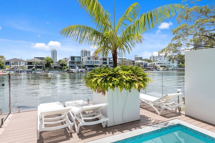Waterfront Escape At Essentia - Gold Coast