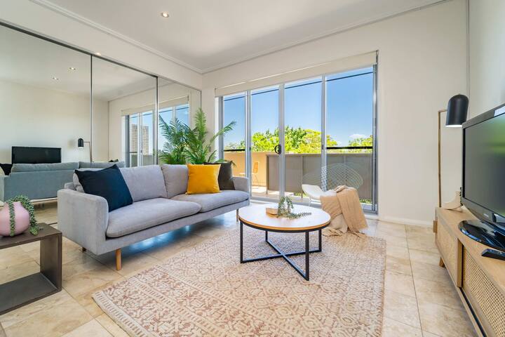 Luxurious 3-bedroom Penthouse With Private Terrace - Gordon