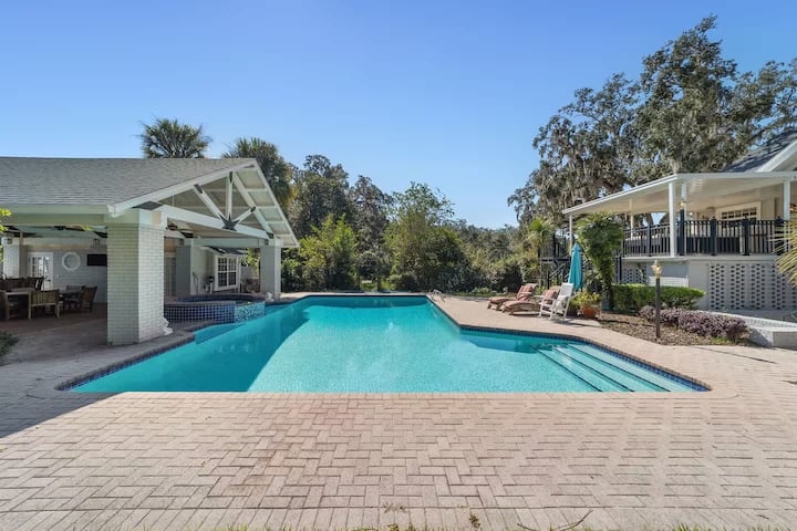 Grand 1920s Estate With Pool, Spa, & Gym - Ocala, FL