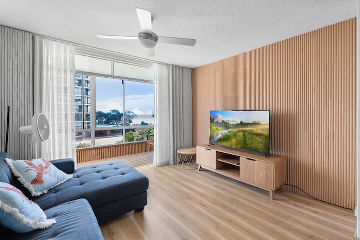 Walk Across To Beach 2br Unit *Parking/netflix* - Surfers Paradise