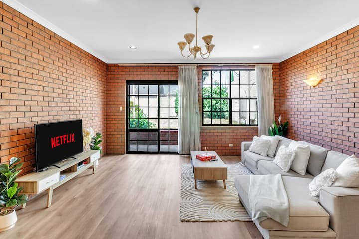 Charming Family Retreat With Arcade - Glenunga - Stirling