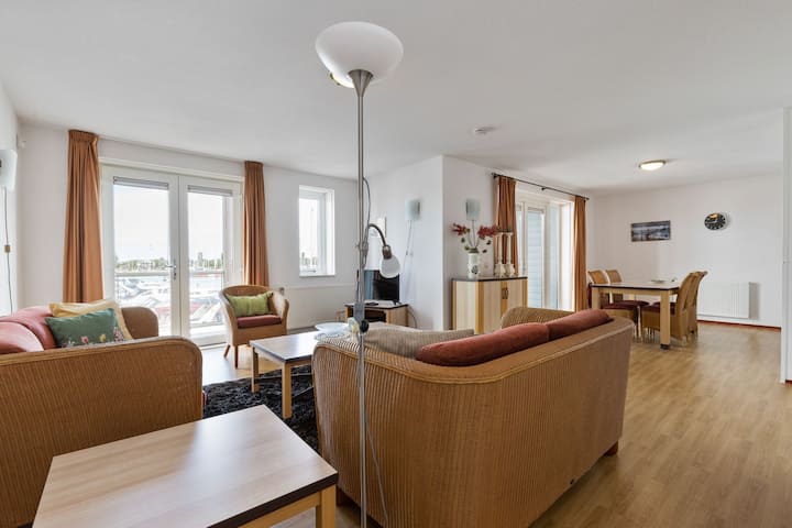 Nicely 2 Bedroom Apartment, Terrace & Harbor View - Hellevoetsluis