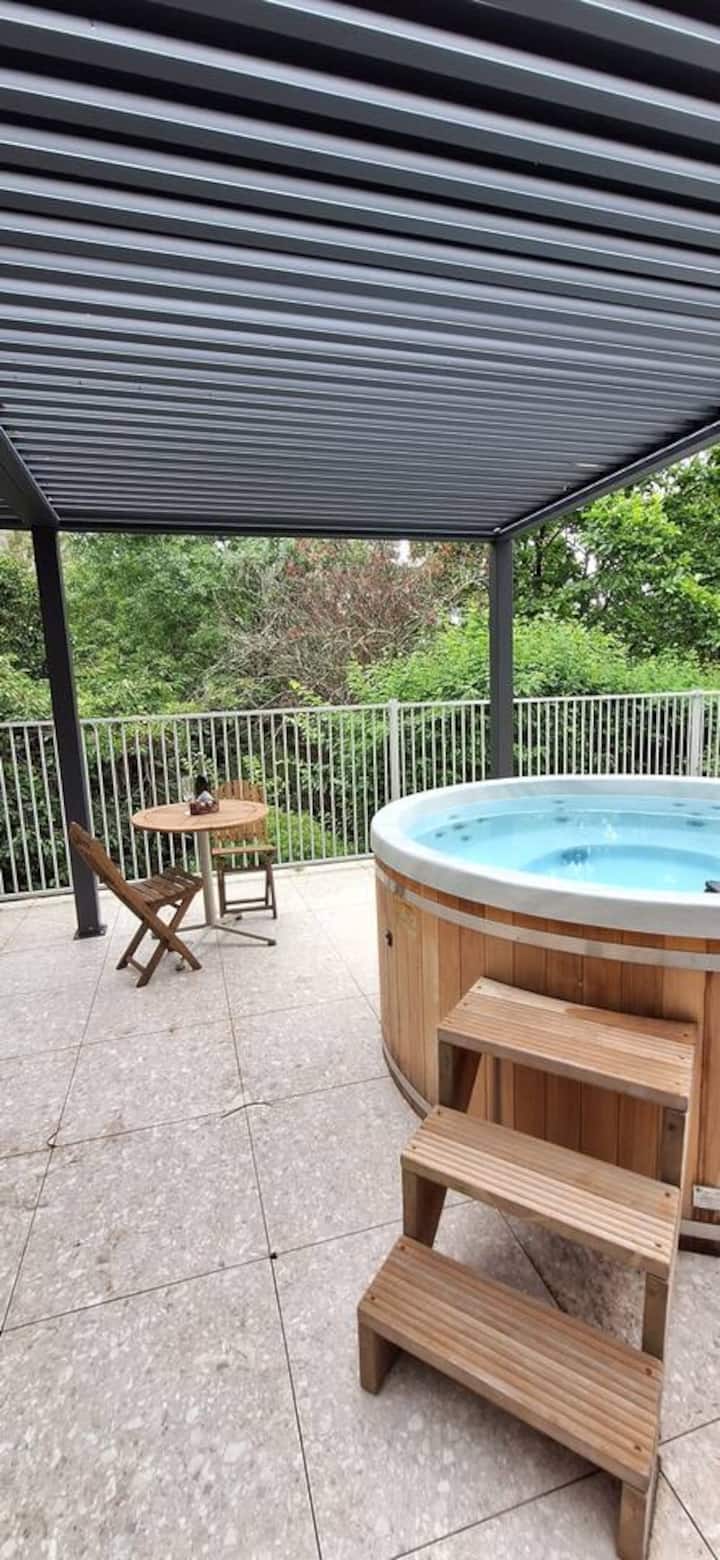 Romantic Treetop Spa Getaway - Warburton