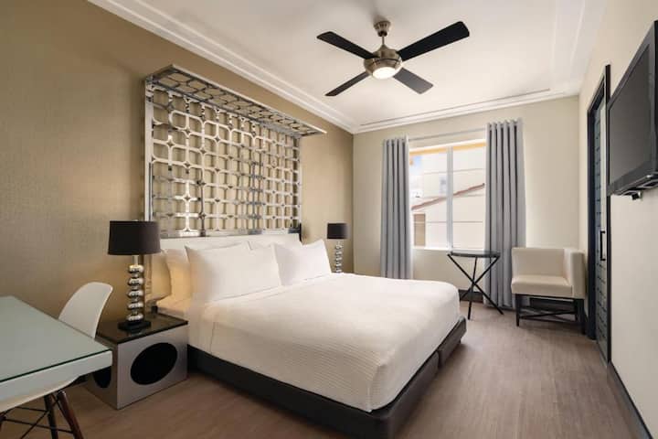 Deluxe King Room - Miami Beach, FL