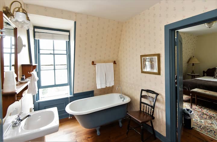Robert Morris Inn: Colonial Waterview #17 - Saint Michaels, MD