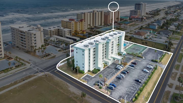 Relaxing Ocean Condo Steps From The Beach - Daytona Beach Shores, FL
