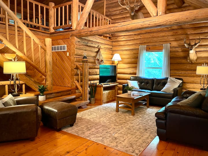 Hidden Log Cabin | Hot Tub | Ping Pong | Family | - Middlebury, IN