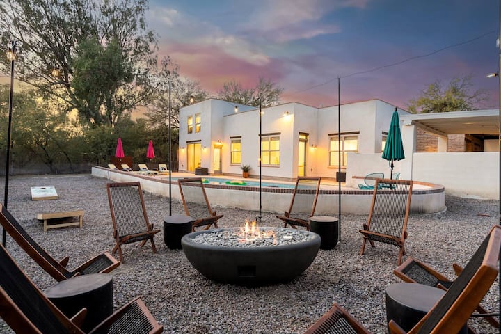 Large Luxury Desert Retreat - ツーソン, AZ