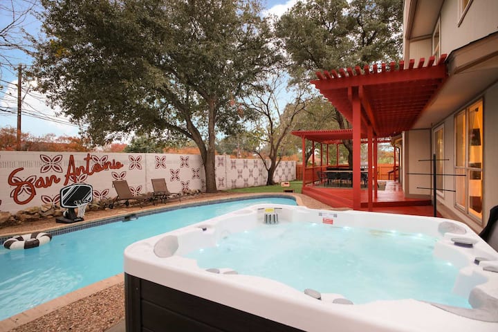 Luxury Escape: Pool, Sportscourt, Games, & Theater - San Antonio, TX