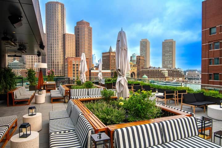 Comfort & Creativity Downtown Boston | Rooftop Bar - Boston, MA