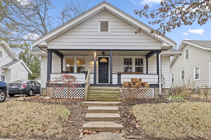 Brightside Bungalow- Quiet And Close To Campus! - Champaign, IL