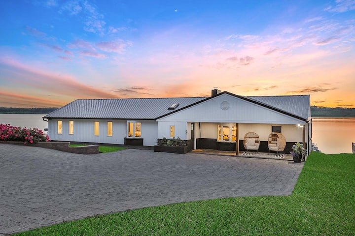 Sunset Lakehouse: Stunning Views + Lake Fun! - Newburgh, NY