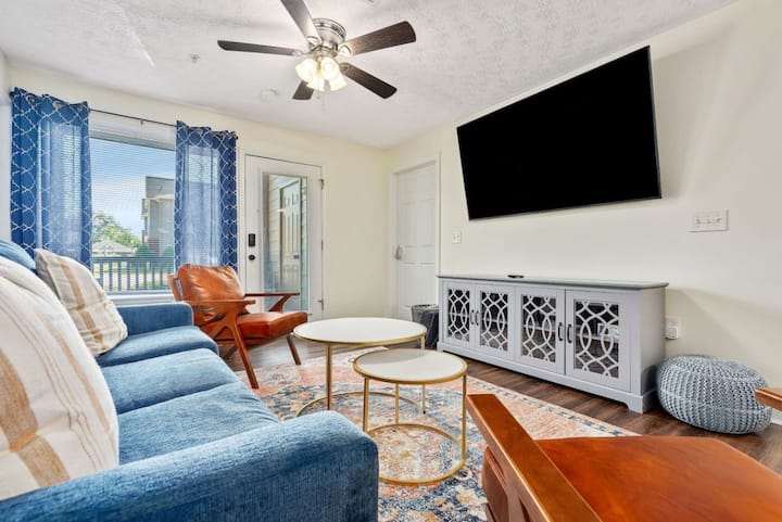 Queen Bedroom Inside A 4 Br Condo/new Au Oasis - Auburn, AL