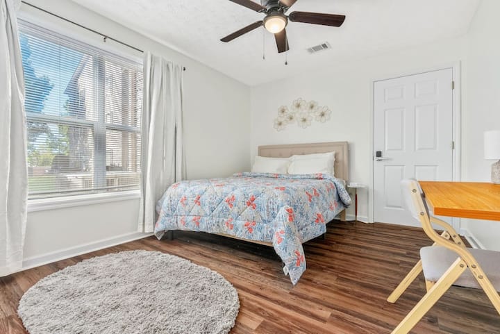 Queen Br New Au Oasis 2 Mins To Downtown & Stadium - Auburn, AL