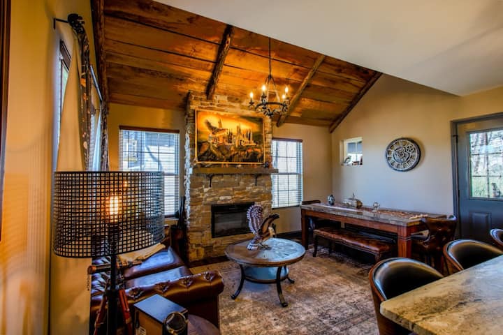 Owl's Post- A Luxury Stay For Wizards In Training - Dandridge, TN