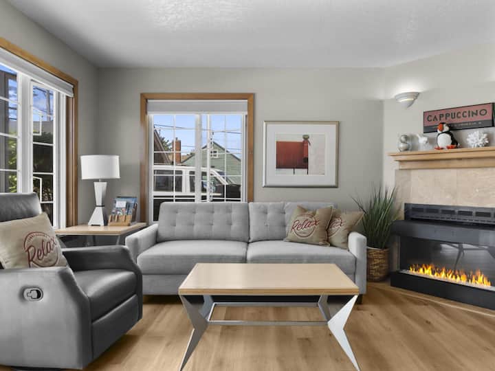 5 Puffins Place: Walk To Beach|dog-friendly - Cannon Beach, OR