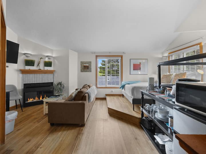 6 Herons Nest: Walk To Beach | Dog-friendly - Cannon Beach