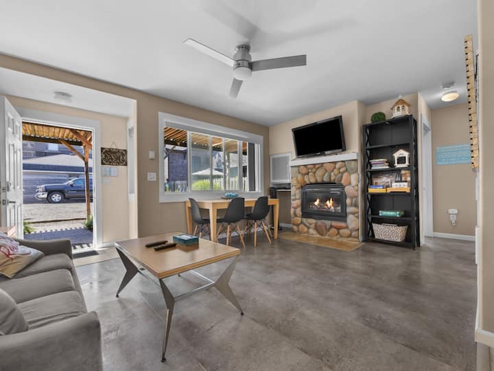 2 Sandals Cabana: Steps To Beach | Dog-friendly - Cannon Beach, OR