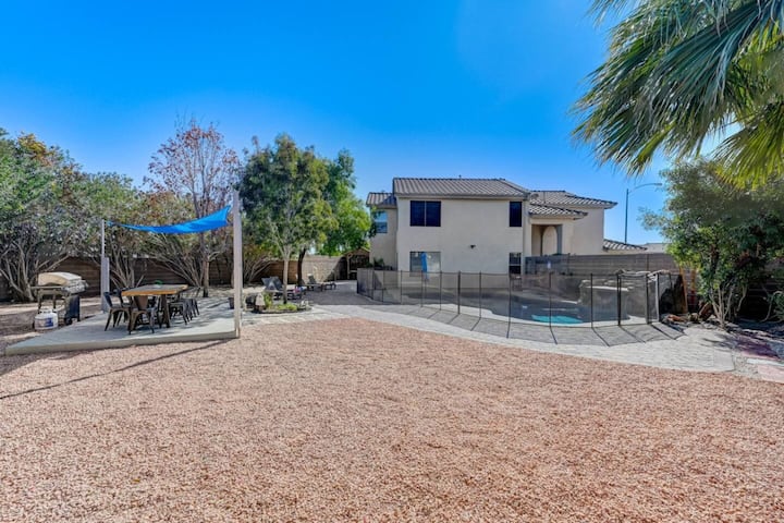 Big Backyard 4 Bd Home W/arcades, Billiard, Pool - North Las Vegas, NV