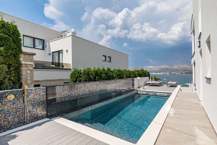 Luxury Beachfront Villa Destiny Ciovo 2-pool-trogi - Okrug Gornji