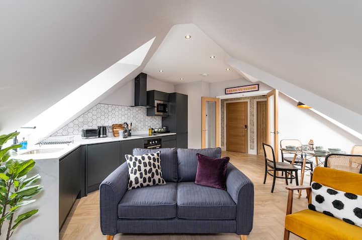 Properties Unique | Chelmsford Loft 6 - Newcastle upon Tyne