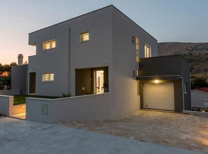 Modern & Stylish Villa & Private Pool - 4 Bedroom - Omiš
