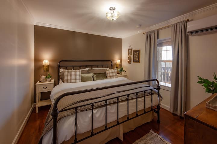 Historic Riverview Inn | Suite Ten - Chattanooga, TN