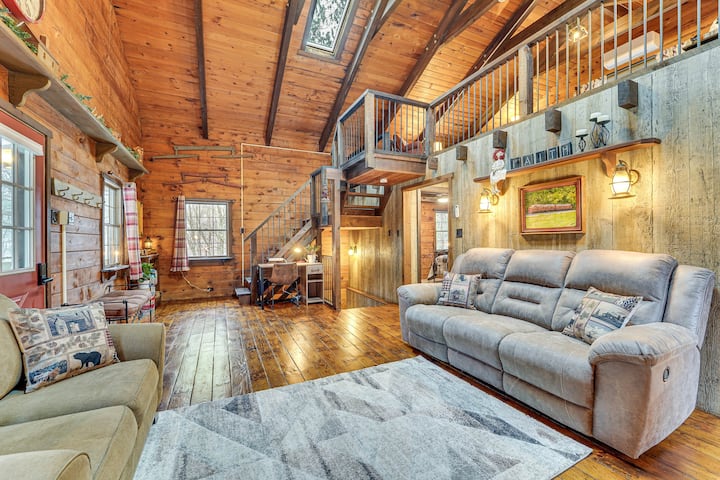 Family-friendly Tyrone Cabin W/ Deck Near Hiking - Altoona, PA