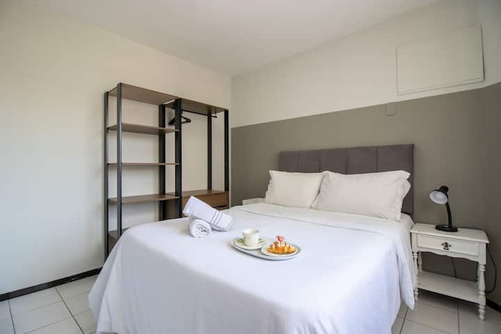 Cli83 - Quadra Mar, Calçadão, Garagem, 1 Dorm - Balneario Camboriú