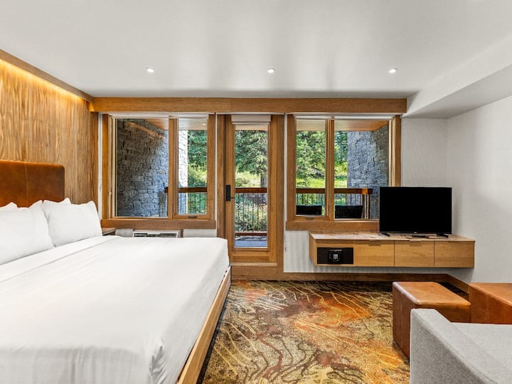 Spacious Suite W/ King Comforts In Scenic Banff - Banff
