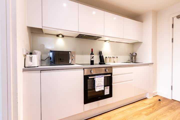 Stunning Centrally Located Studio Apt - Liverpool, UK
