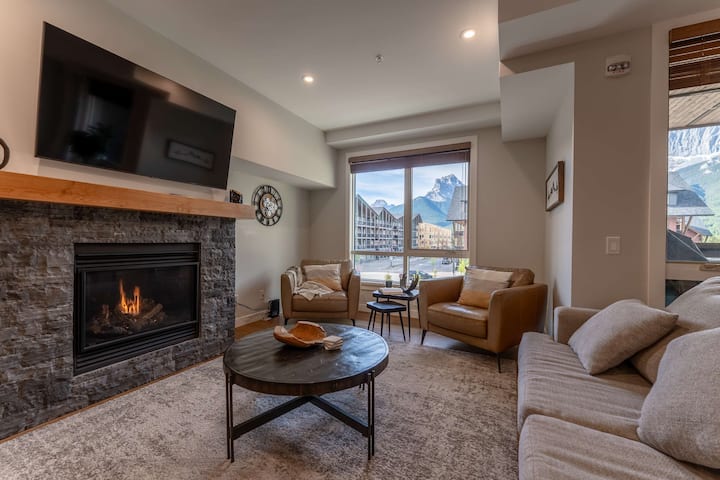 Top Floor 2 Level Unit W Hot Tub - Mountain Oasis - Canmore
