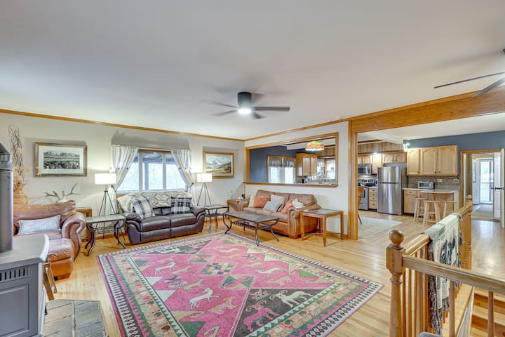 Knoxville Home: On-site Hiking & Outdoor Kitchen! - Harpers Ferry, WV