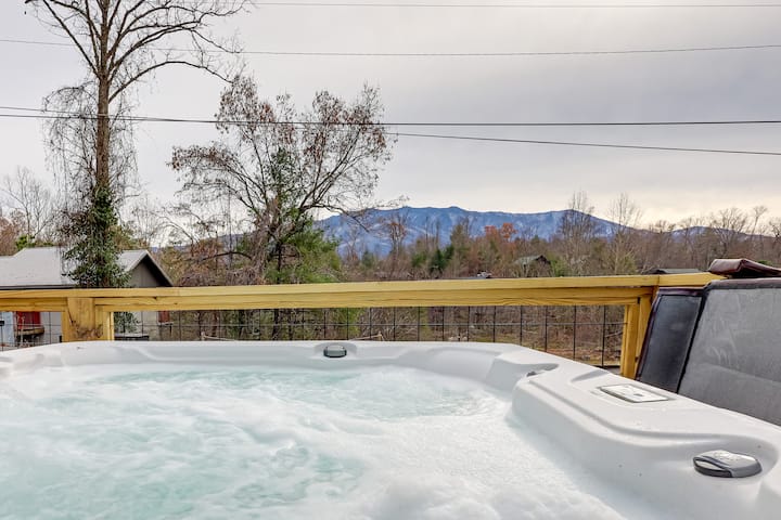 Hot Tub + Game Room: Gatlinburg Family Cabin! - Gatlinburg, TN