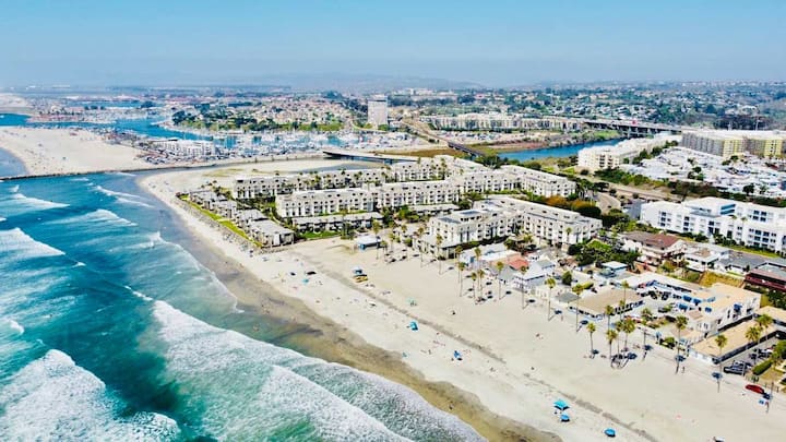Walk To The Beach! Sunset Ocean Views - D-207 - Oceanside, Californie