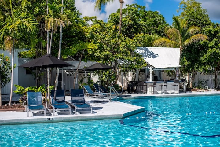 Near Seven Mile Bridge | Breakfast. Marina. Pool. - Marathon, FL
