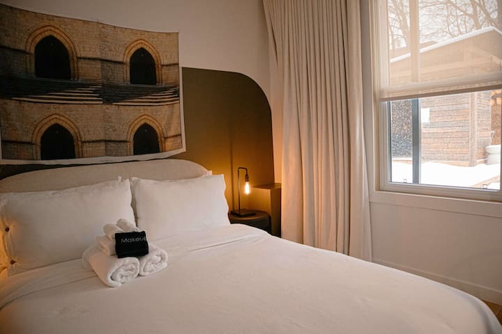 Elevated Suite Near Mount Royal | Ensuite - Montréal, QC