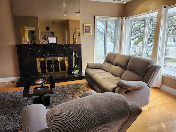 Gde Chambre Privée Dans Maison Spacieuse - Piscine - Repentigny