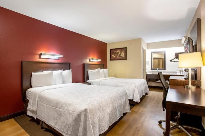 Perfect For A Small Group! Free Parking On-site! - Framingham, MA