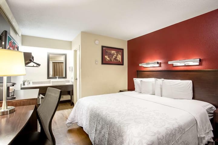 Pet-friendly Property With Free On-site Parking! - Framingham, MA