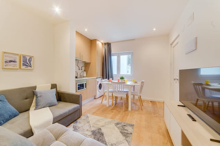 Yellow Charm | Central & Stylish Retreat In Lisbon - Carnide