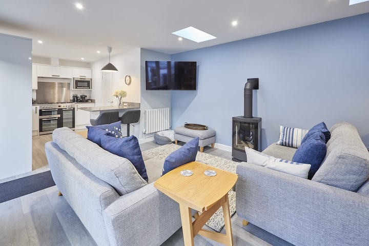 Host & Stay | Harrow Bothy - Berwick-upon-Tweed