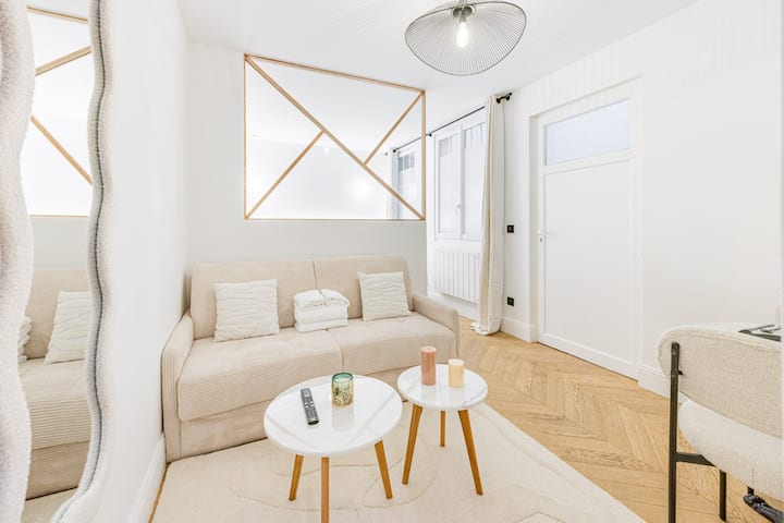 Suite Luxueuse-elysée-faubourg St Honoré-paris 8 - Louvre Museum - Paris