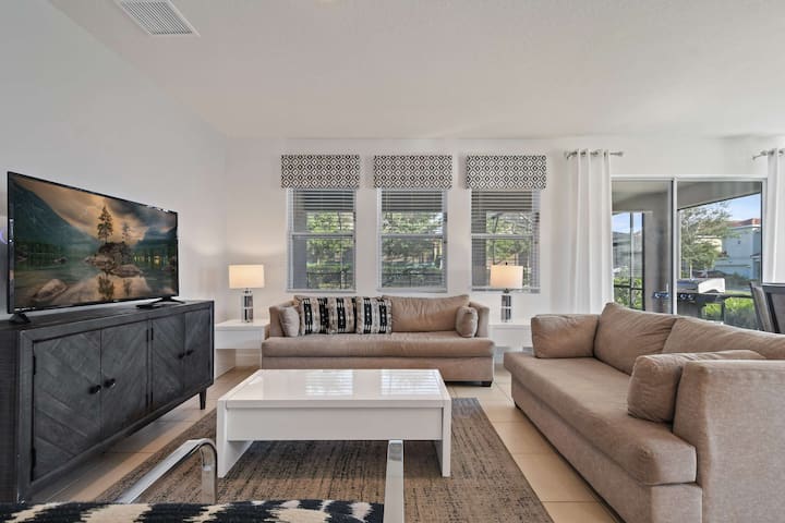 Game Room, Pool & Mickey-themed Retreat - Davenport, FL